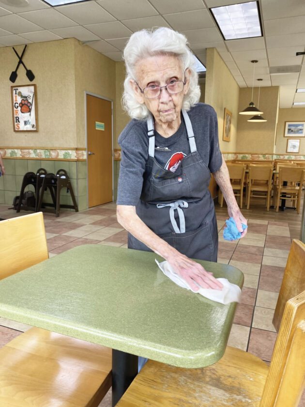 With a Side of Smiles: 92-year-old Wendy’s employee finds recipe to ...